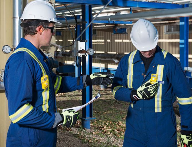 Gas Monitors – Refinery Work Wear